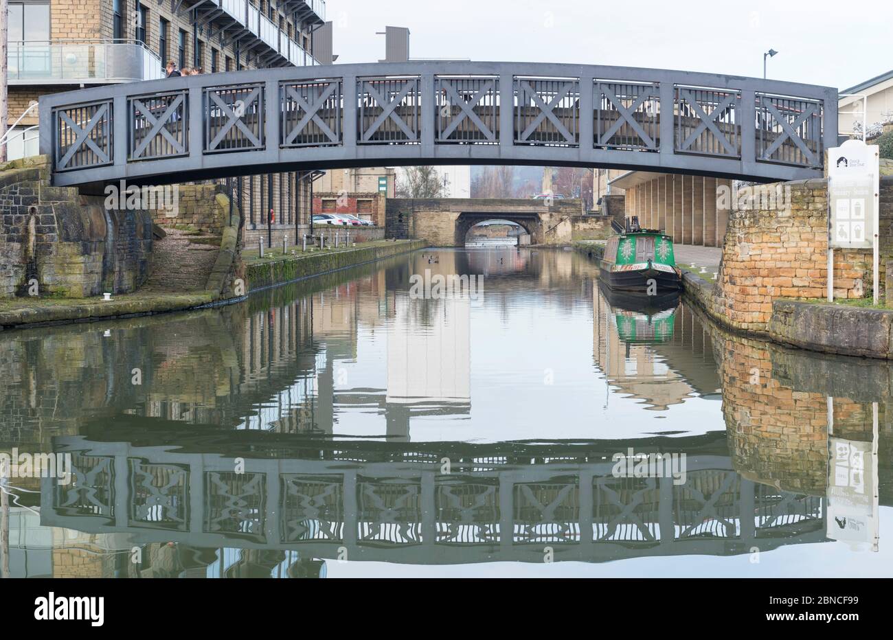 Calder and hebble navigation canal hi-res stock photography and images ...