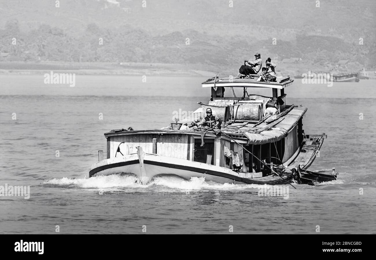 Irrawaddy river travel hi-res stock photography and images - Alamy