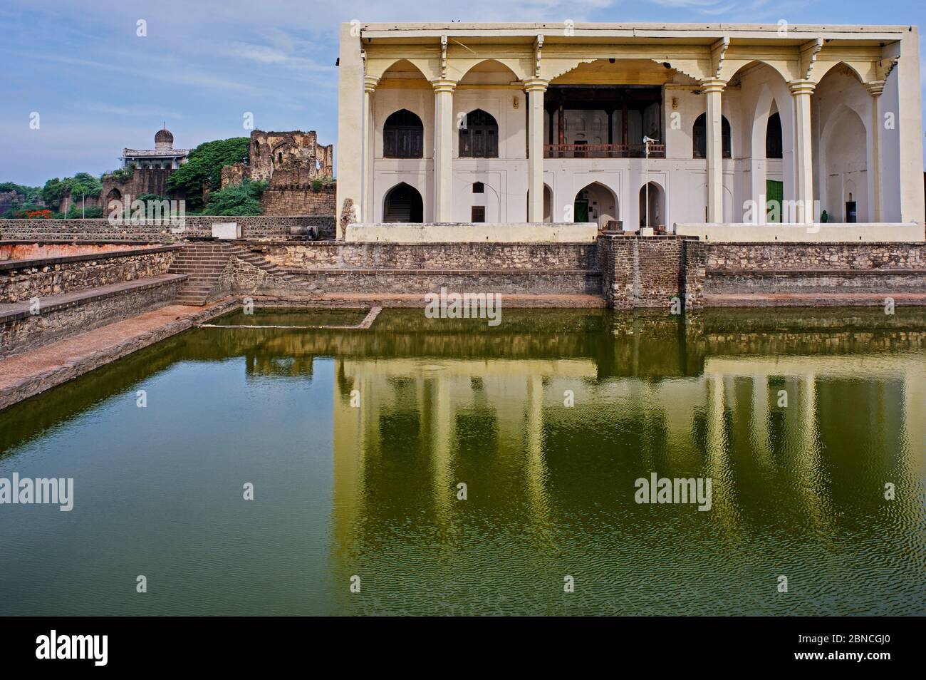 04 06 2008 Ashar Mahal, residence for queens attached with a pond built ...