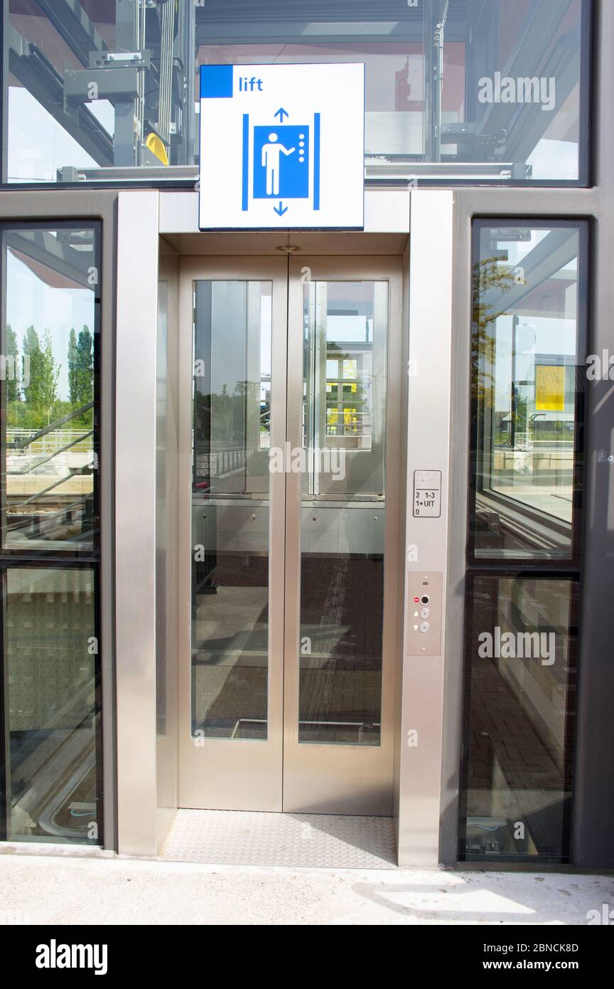 Elst station hi-res stock photography and images - Alamy