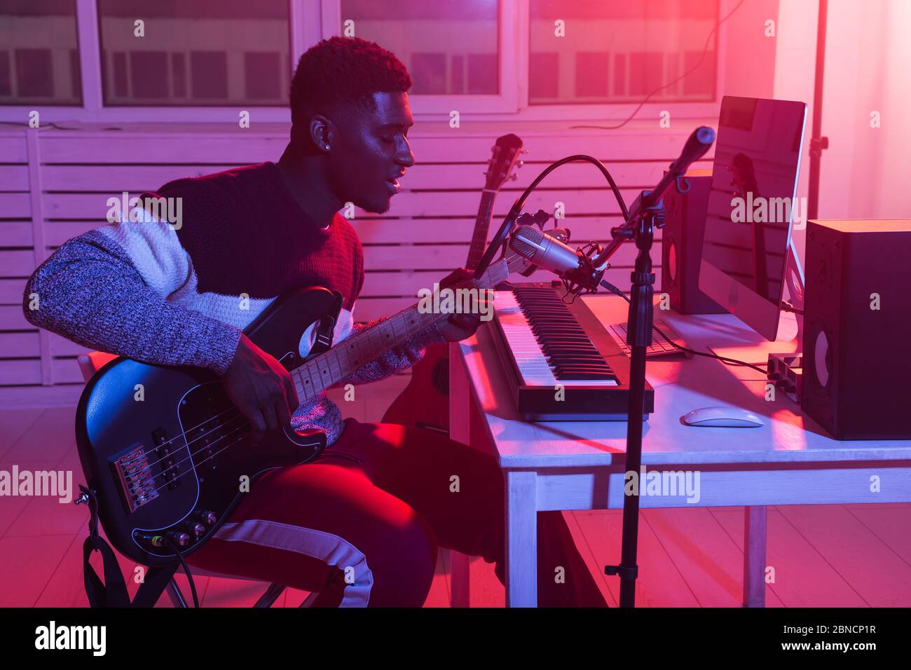 African bass guitar hi-res stock photography and images - Alamy