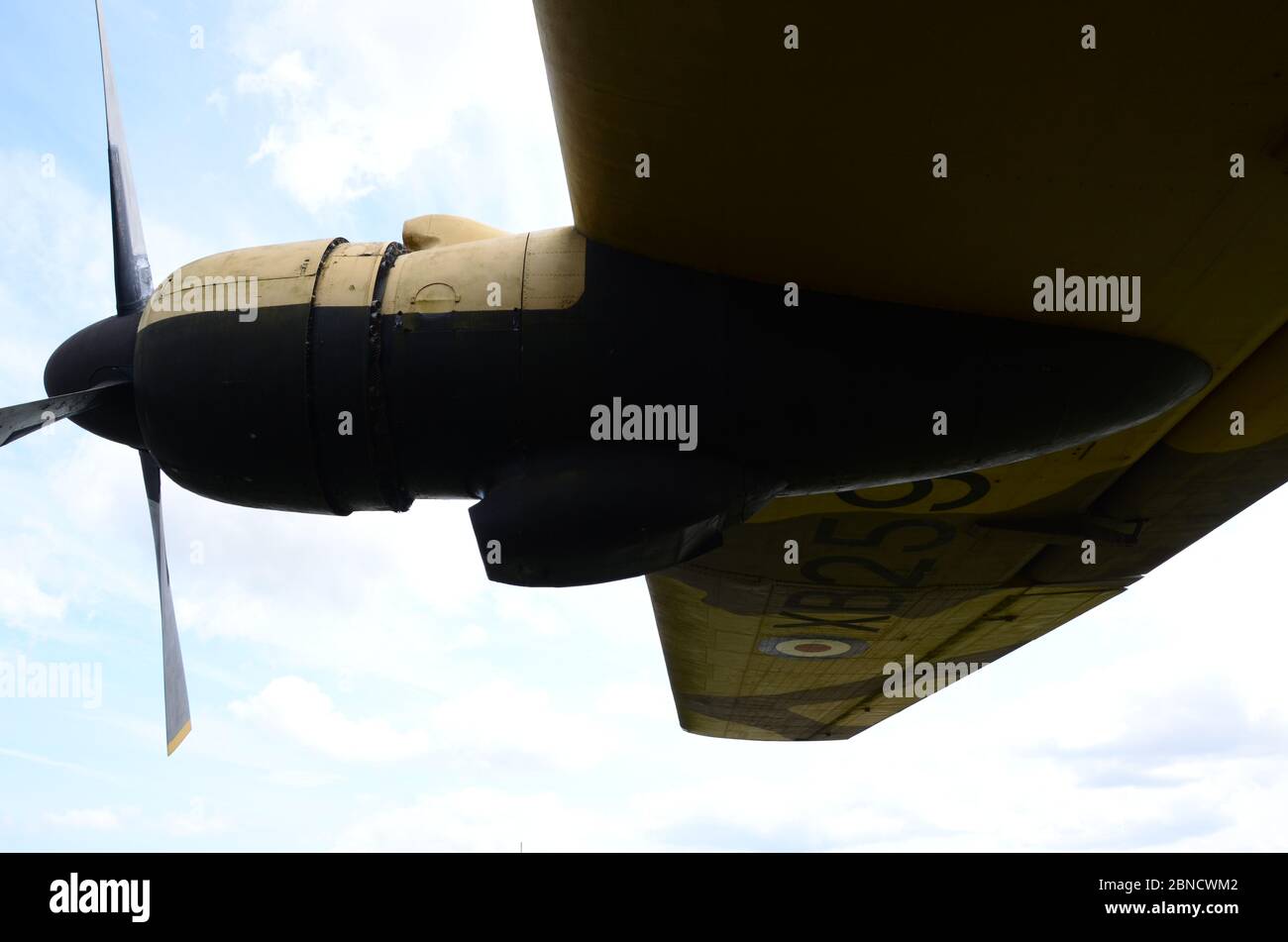 1950s british heavy transport aircraft hi-res stock photography and ...