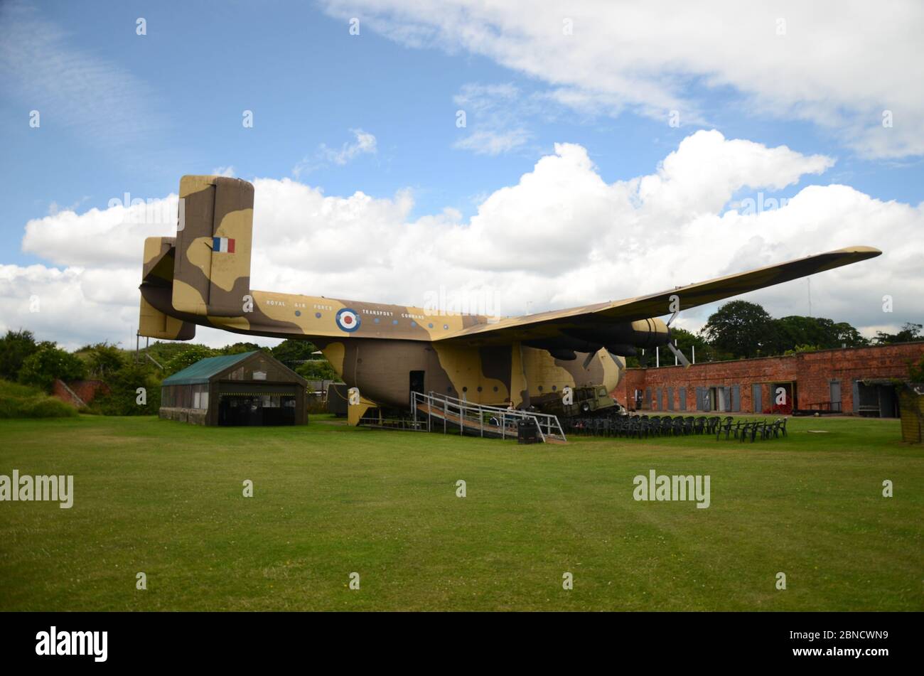 1950s british heavy transport aircraft hi-res stock photography and ...