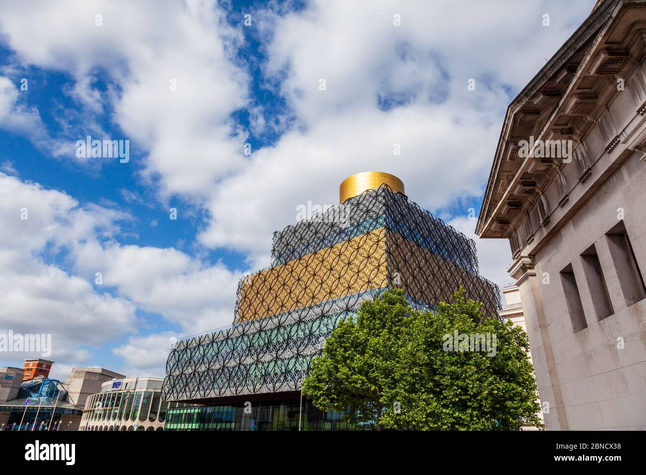 The new Library of Birmingham and Hall of Memory in Centenary Square, Birmingham, England Stock ...