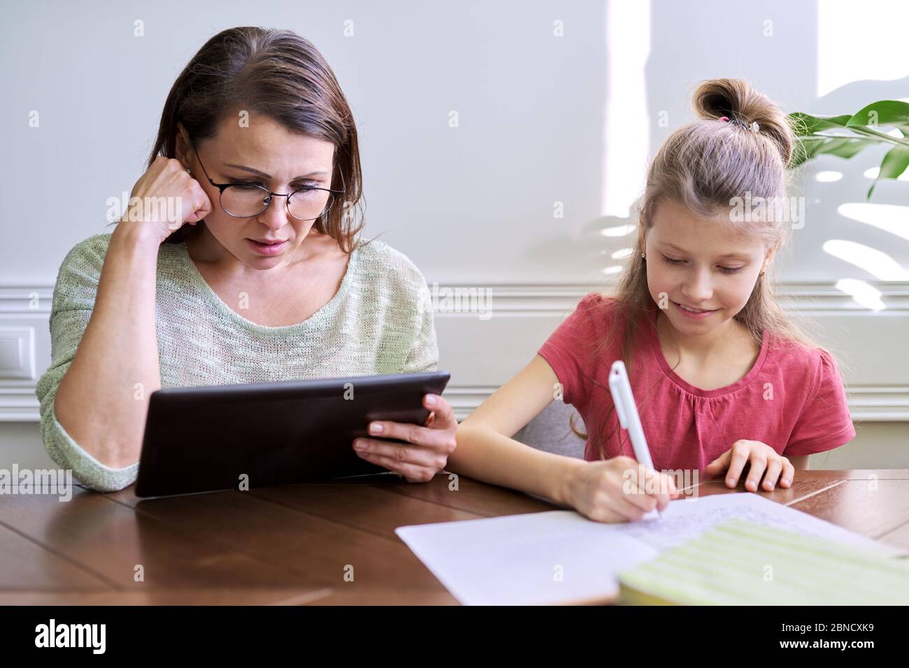 Mother teach child write hi-res stock photography and images - Alamy