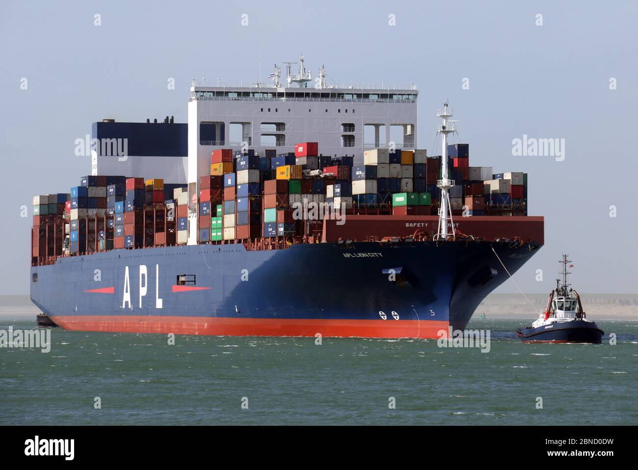 Apl container ship hi-res stock photography and images - Alamy
