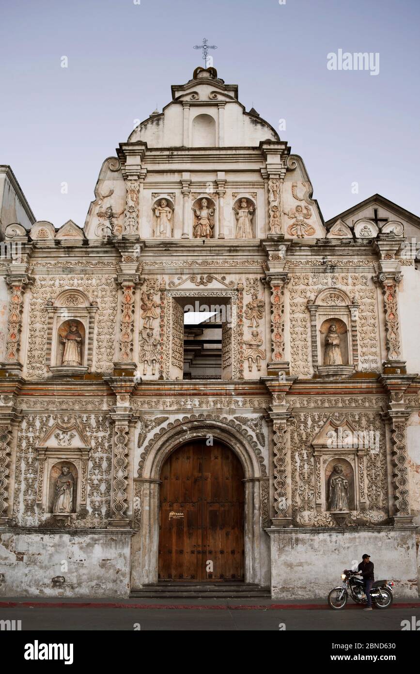 Quetzaltenango Cathedral. Parque Central in Quetzaltenango, Guatemala ...