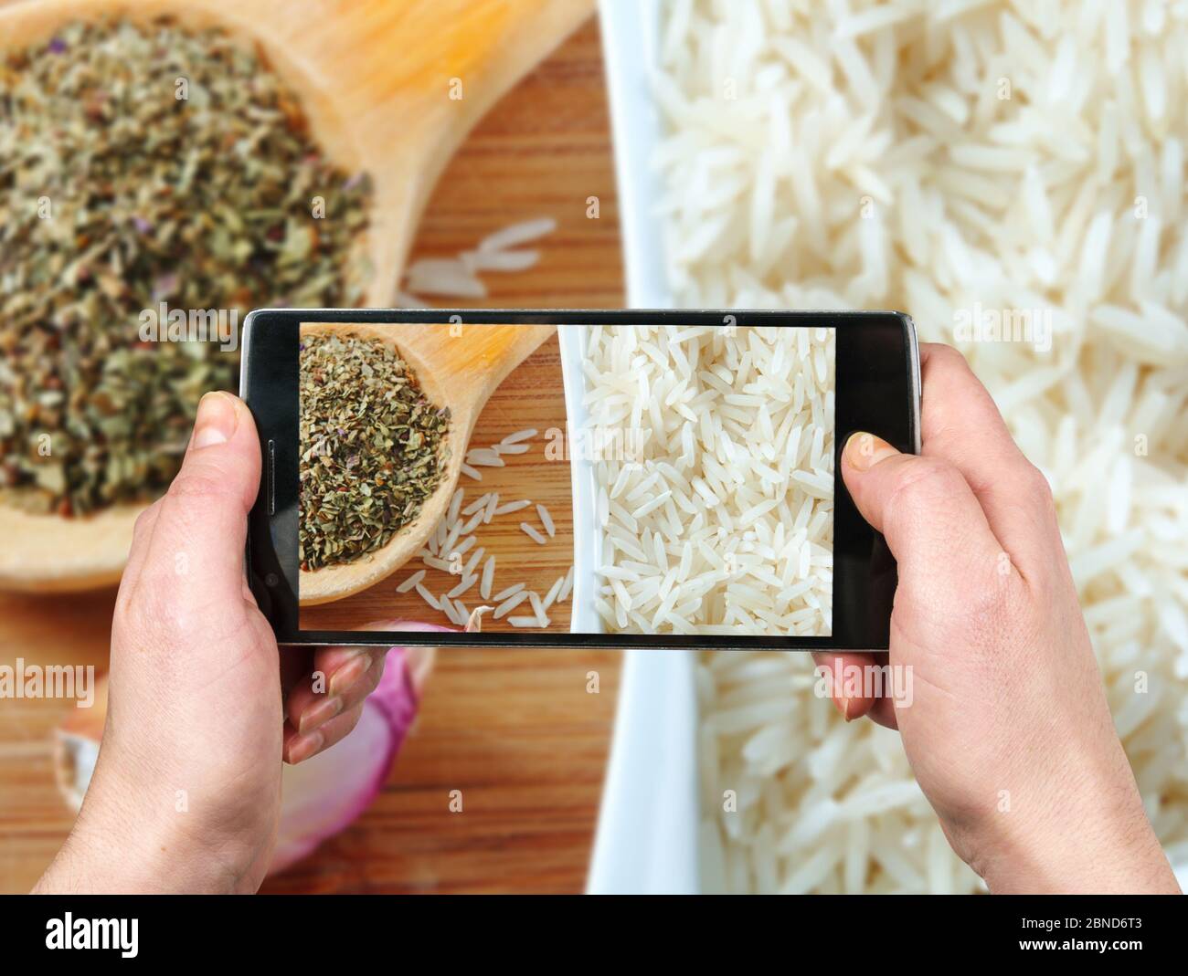 Taking picture of food with the phone Stock Photo - Alamy