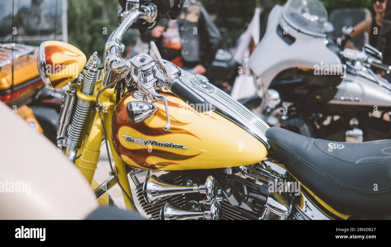 Harley davidson motorcycle yellow hi-res stock photography and images ...