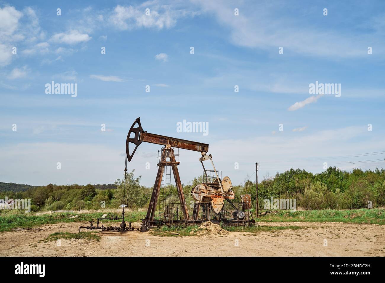 people and oil pump oil extraction Stock Photo - Alamy