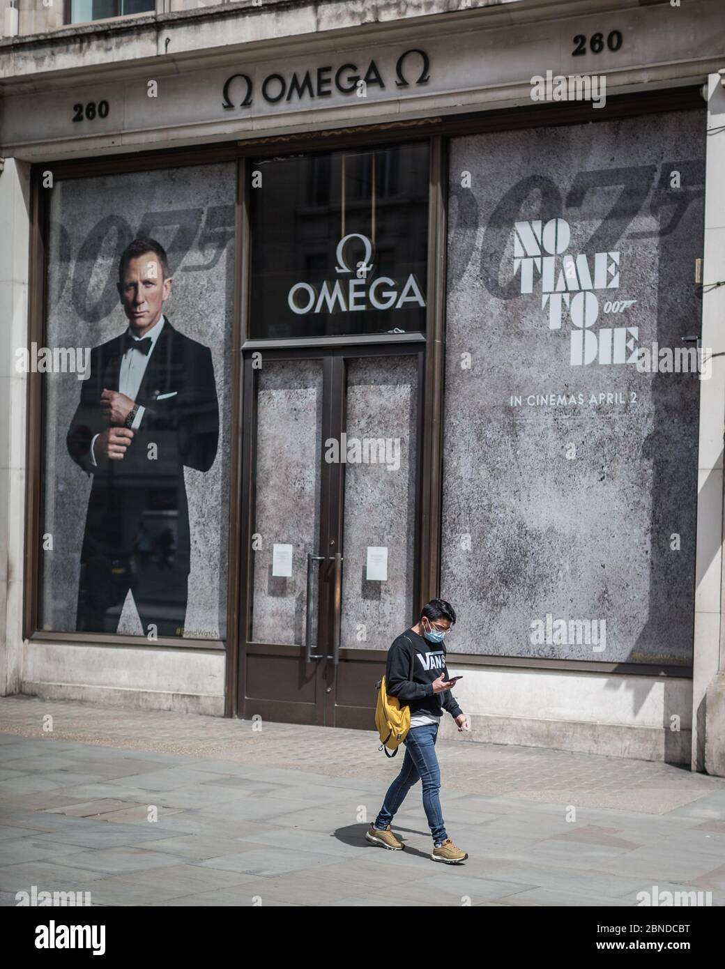 Omega james bond advert hi-res stock photography and images - Alamy