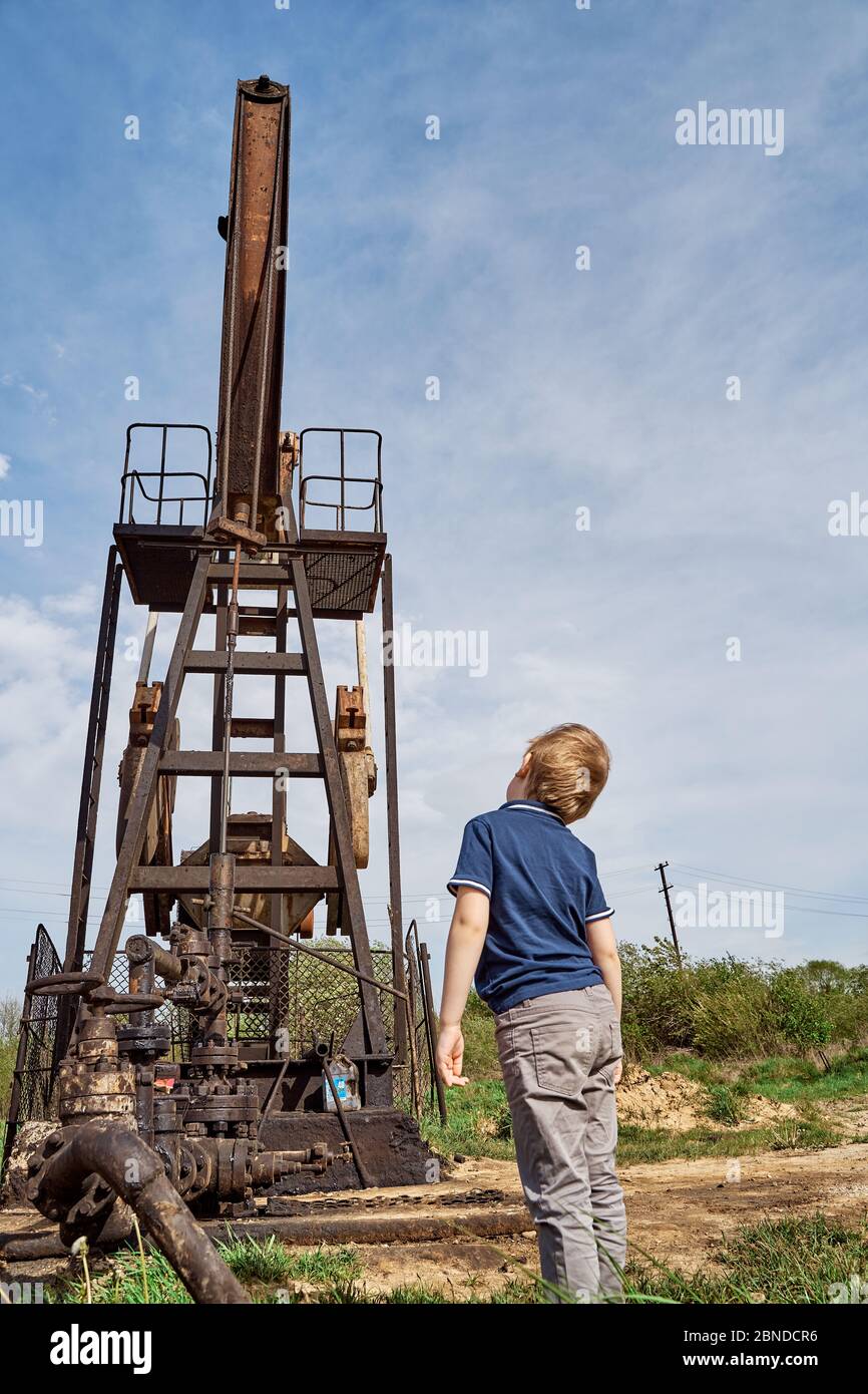 people and oil pump oil extraction Stock Photo - Alamy