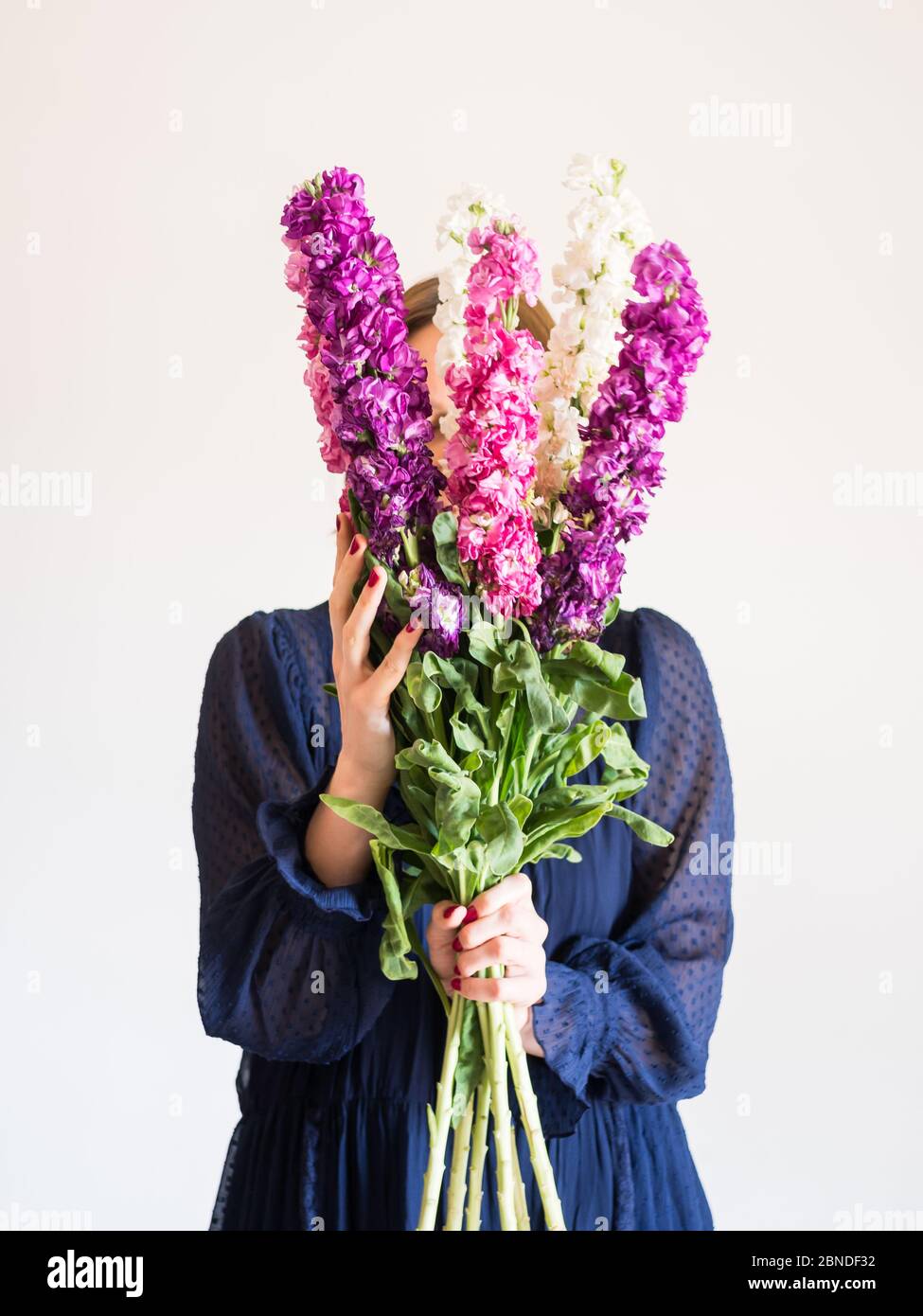 Faceless portrait hi-res stock photography and images - Alamy