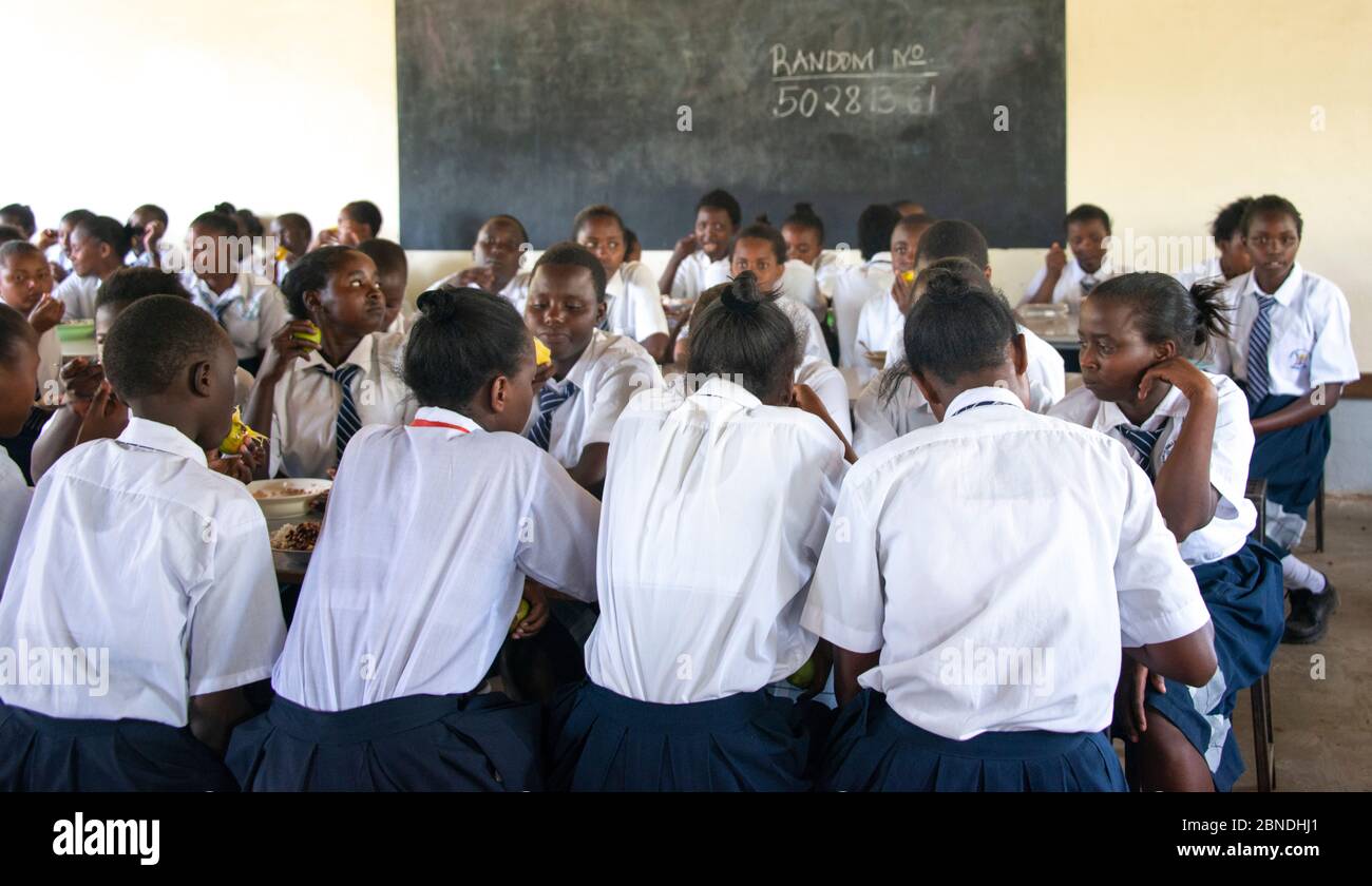 Girls having lunch at a secondary school in Kenya Stock Photo - Alamy