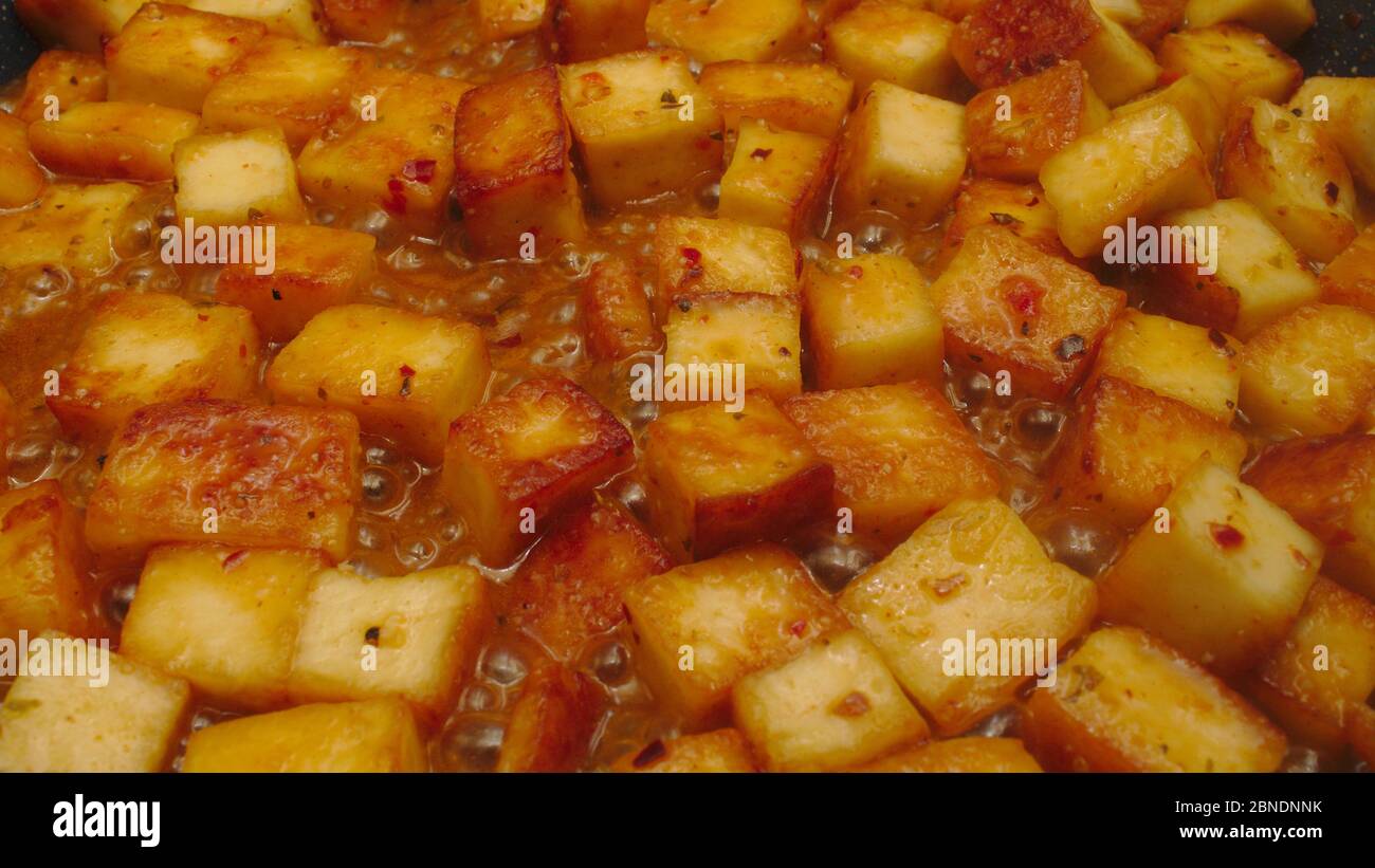 Paneer cube hi-res stock photography and images - Alamy