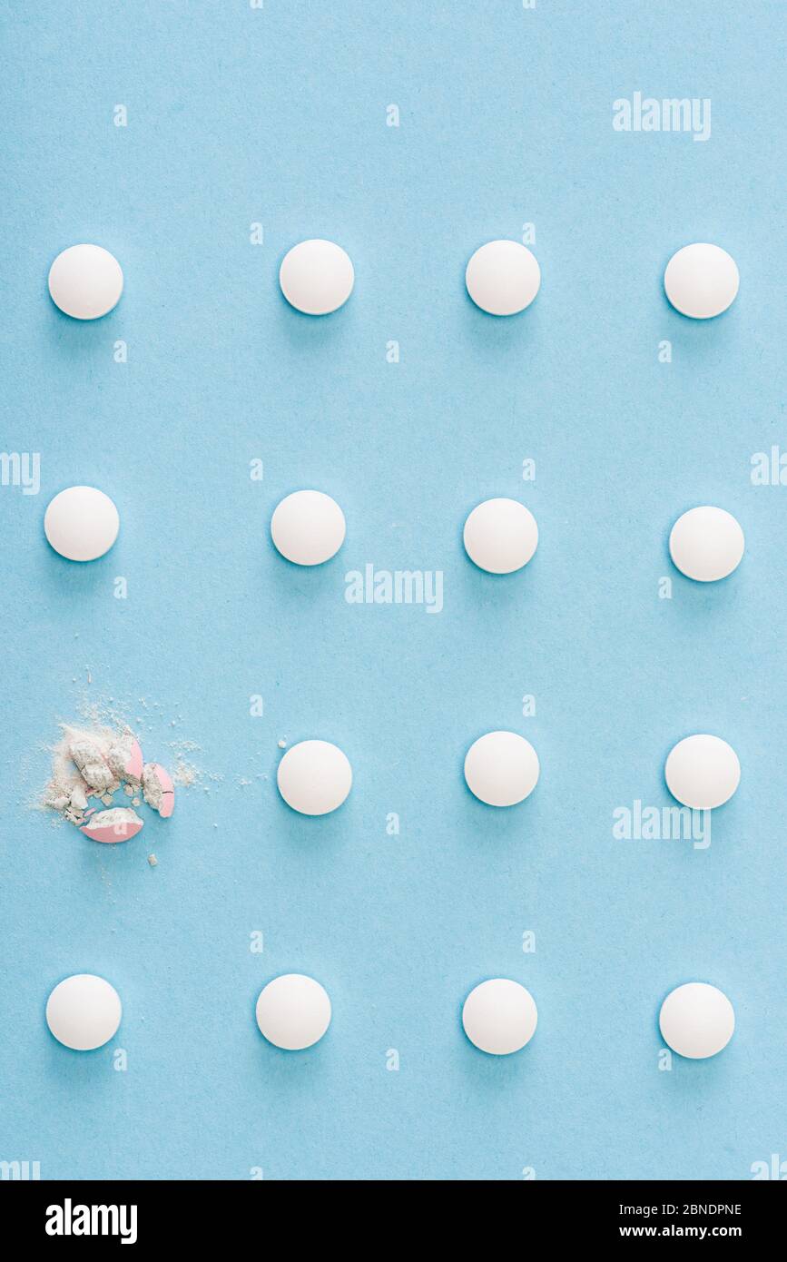 Whole pills hi-res stock photography and images - Alamy