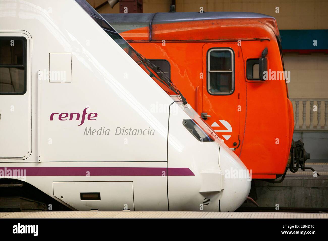 Sistema ferroviario terrestre hi-res stock photography and images - Alamy