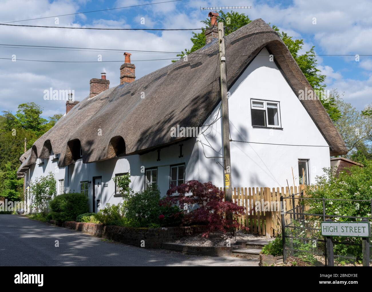 Timber framed cottages hi-res stock photography and images - Alamy