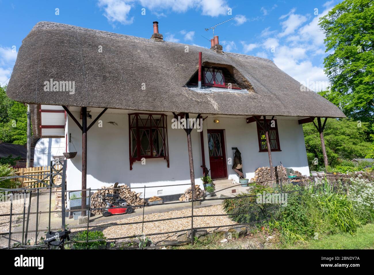 Thatched cottage in the Hampshire village of Wherwell, Test Valley ...