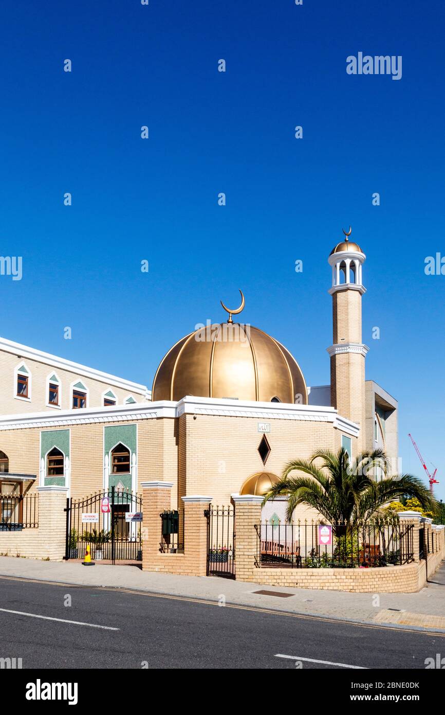 The London Islamic Cultural Society and Mosque on Wightman Road ...