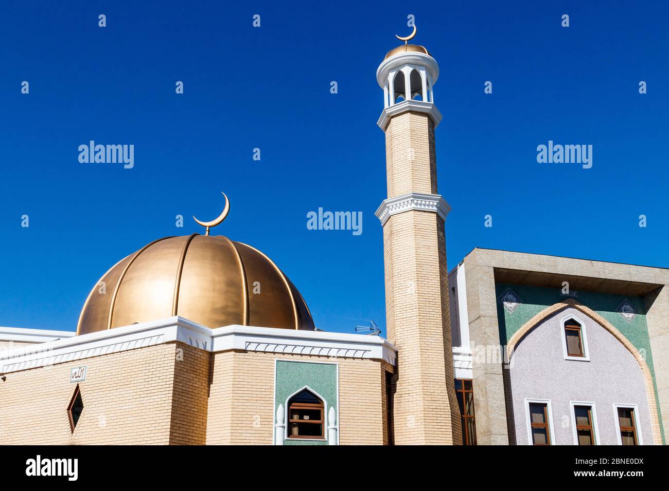 London islamic cultural society and mosque hi-res stock photography and ...