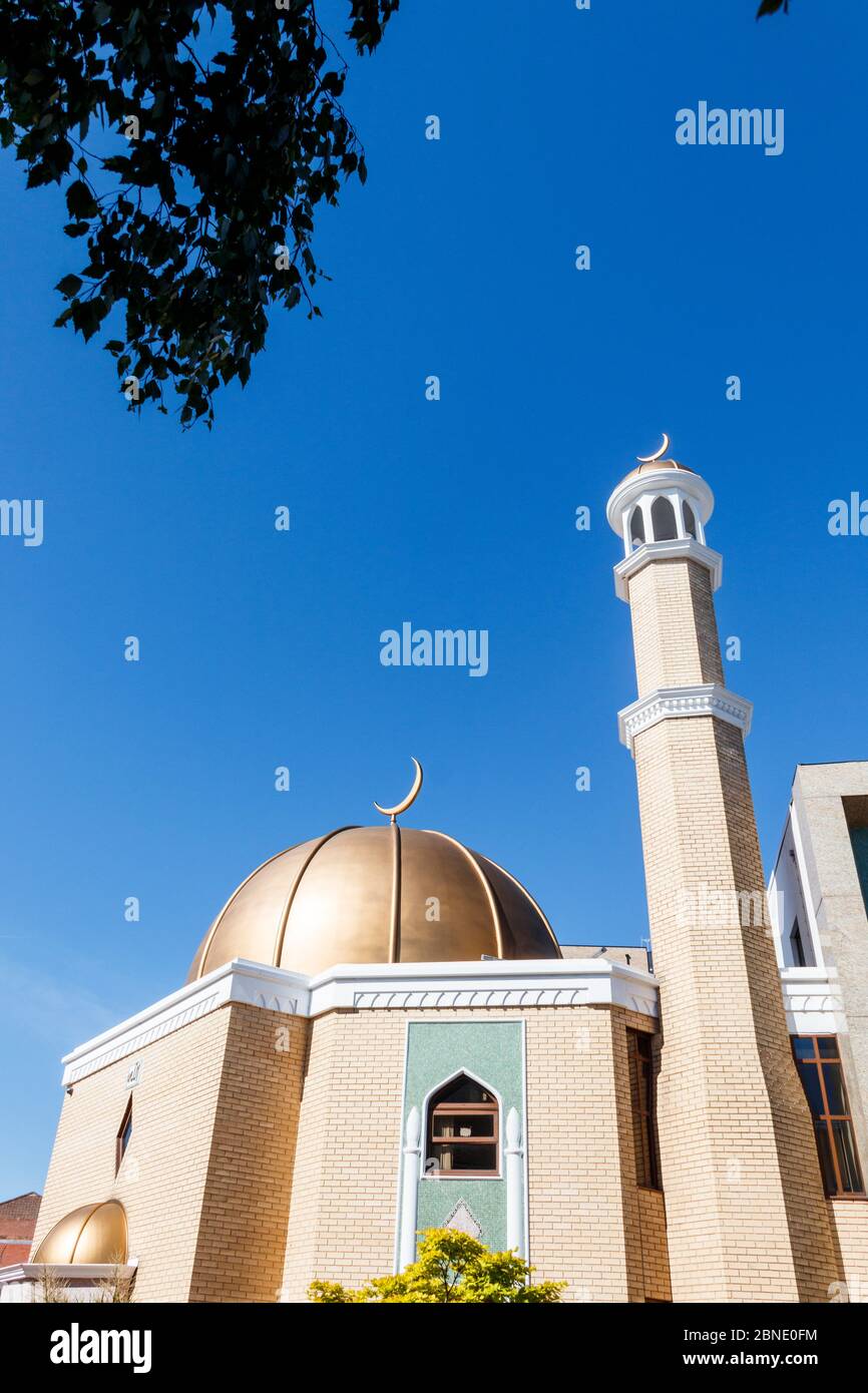 London islamic cultural society and mosque hi-res stock photography and ...