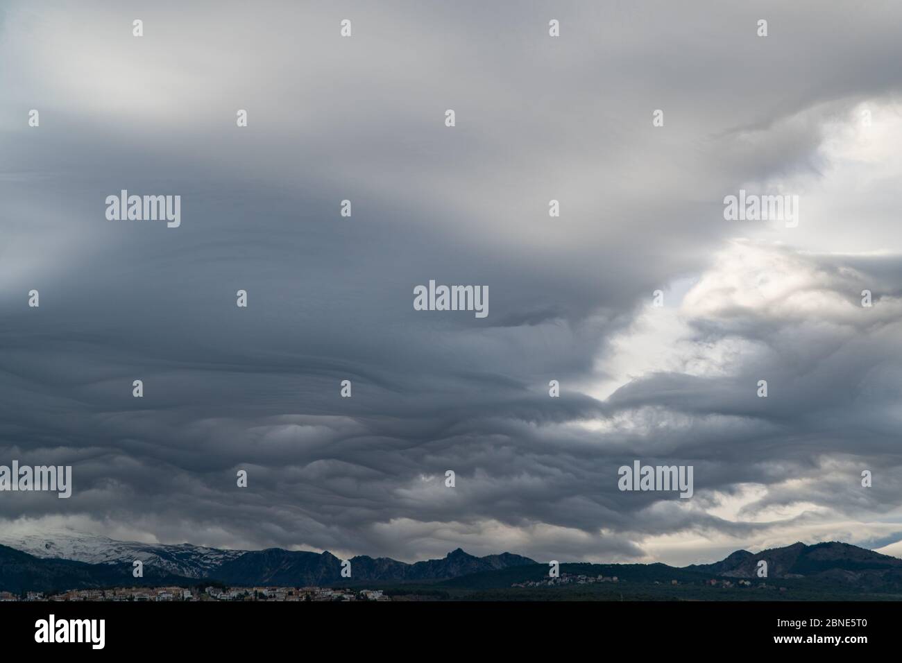 Lenticular clouds unusual cloud hi-res stock photography and images - Alamy