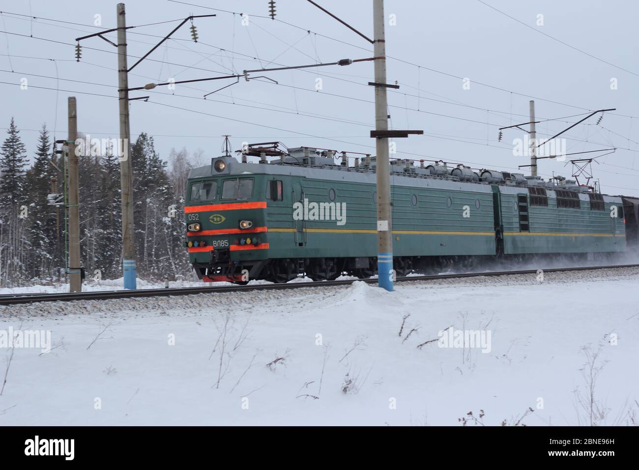 Green freight train transports cargo by rail Stock Photo - Alamy