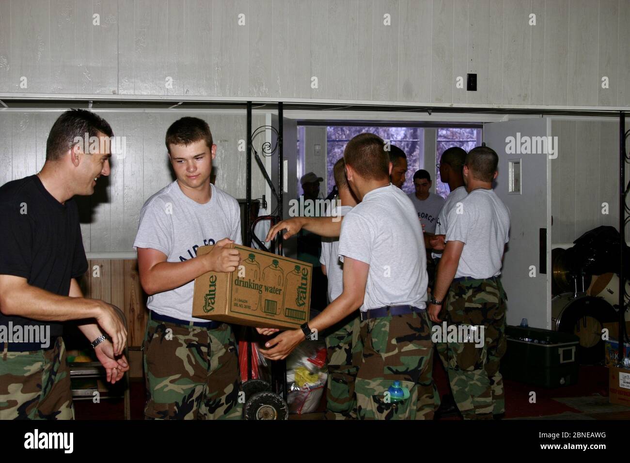 BILOXI, UNITED STATES - Sep 06, 2005: Air Force personnel hand off ...