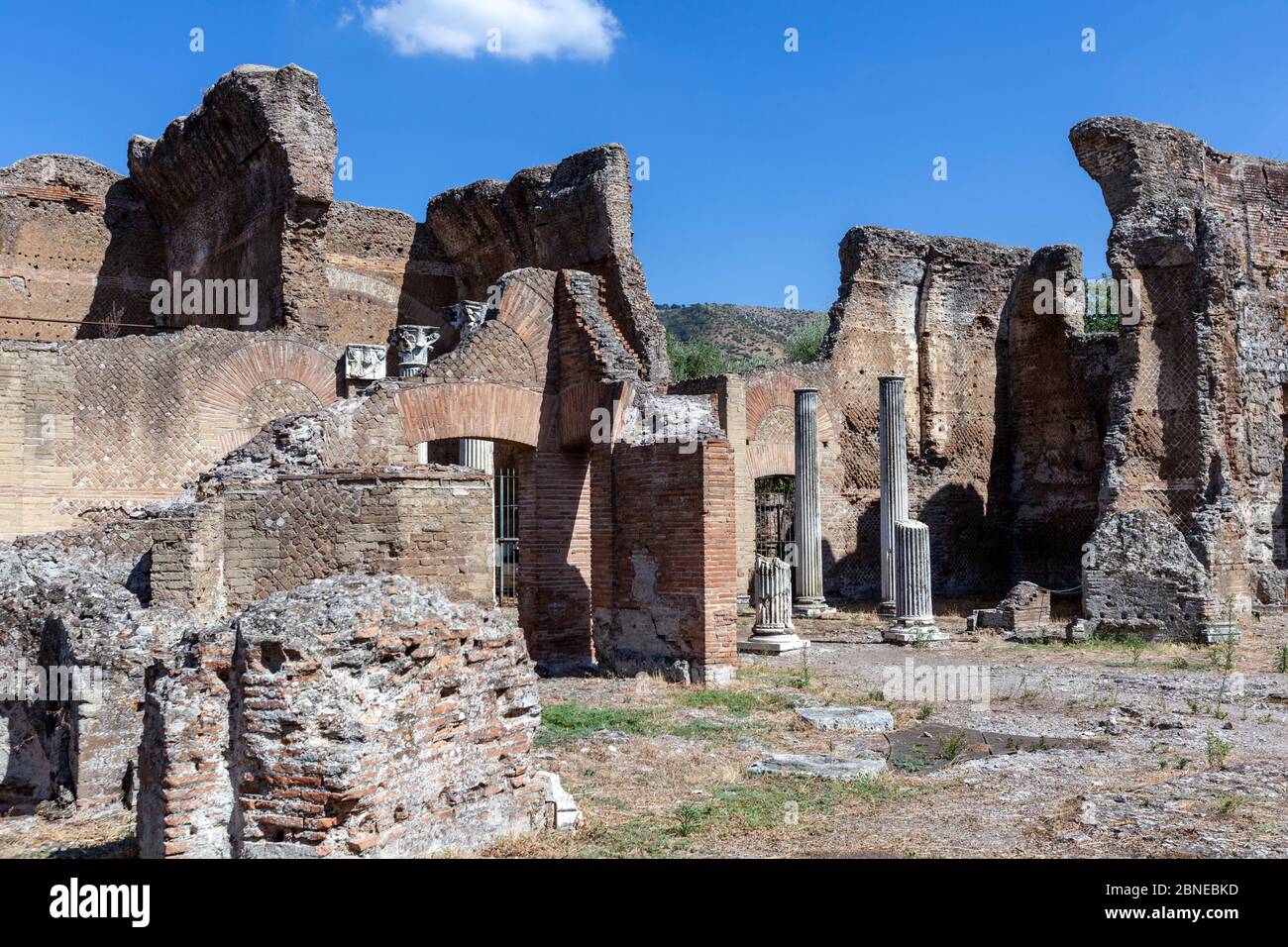 Edificio con pilastri dorici hi-res stock photography and images - Alamy