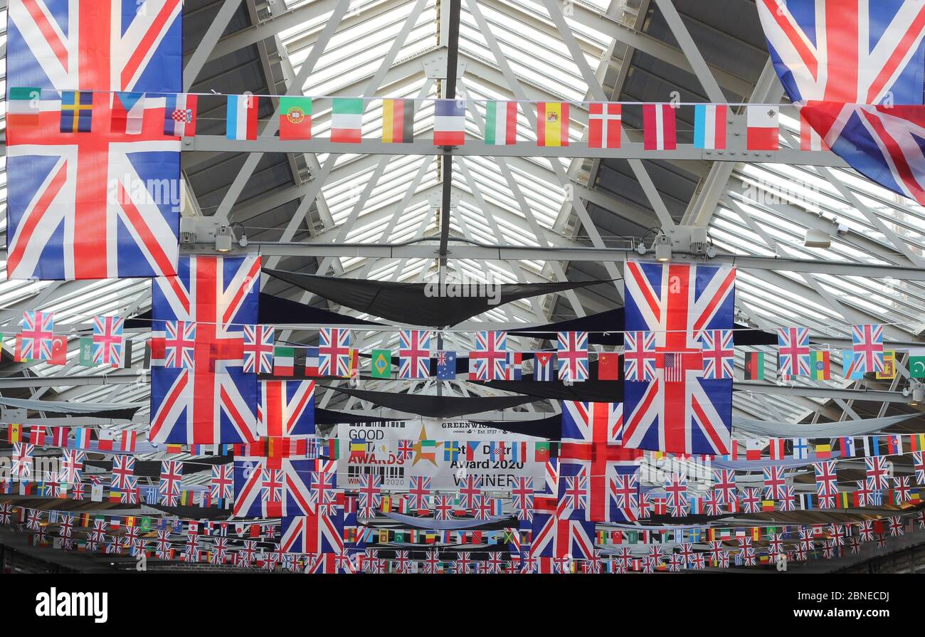 Ve day celebration in england hi-res stock photography and images - Alamy