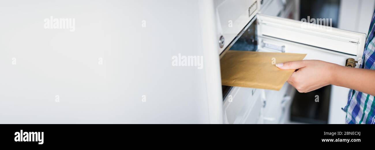 Receiving envelope hi-res stock photography and images - Alamy