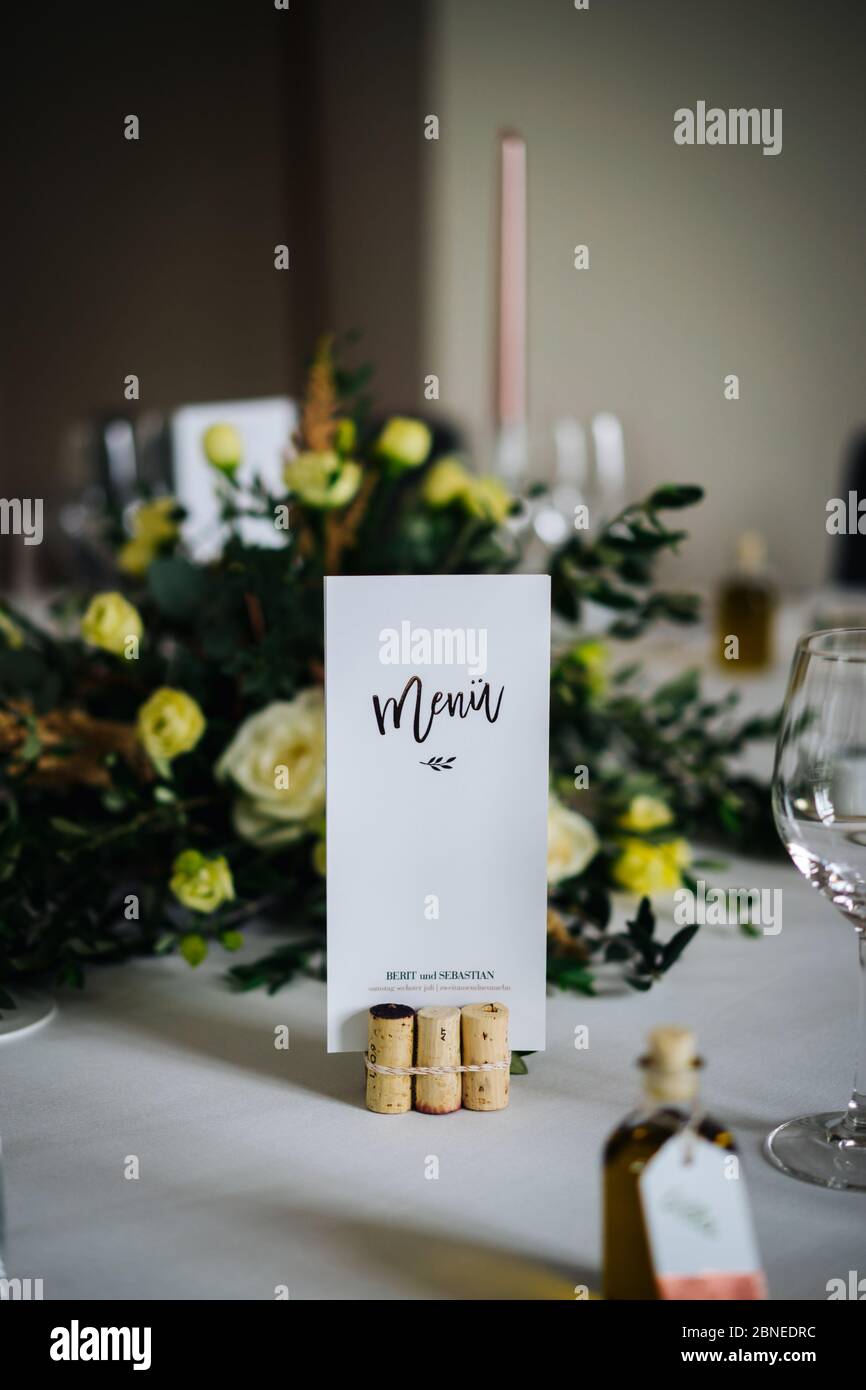 photo of a menu card on a wedding table Stock Photo - Alamy