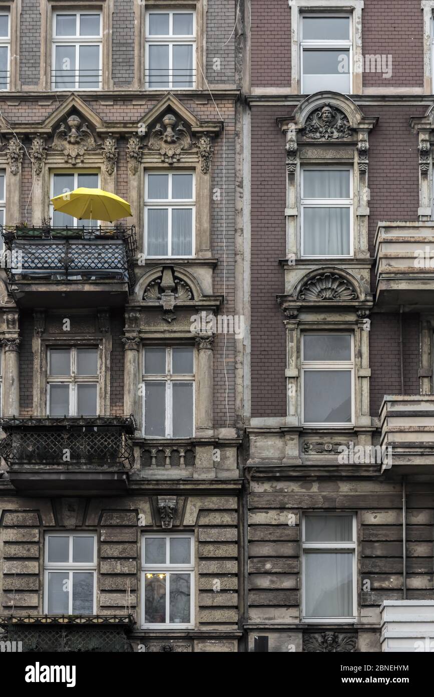 Vintage balcony apartment building hi-res stock photography and images ...