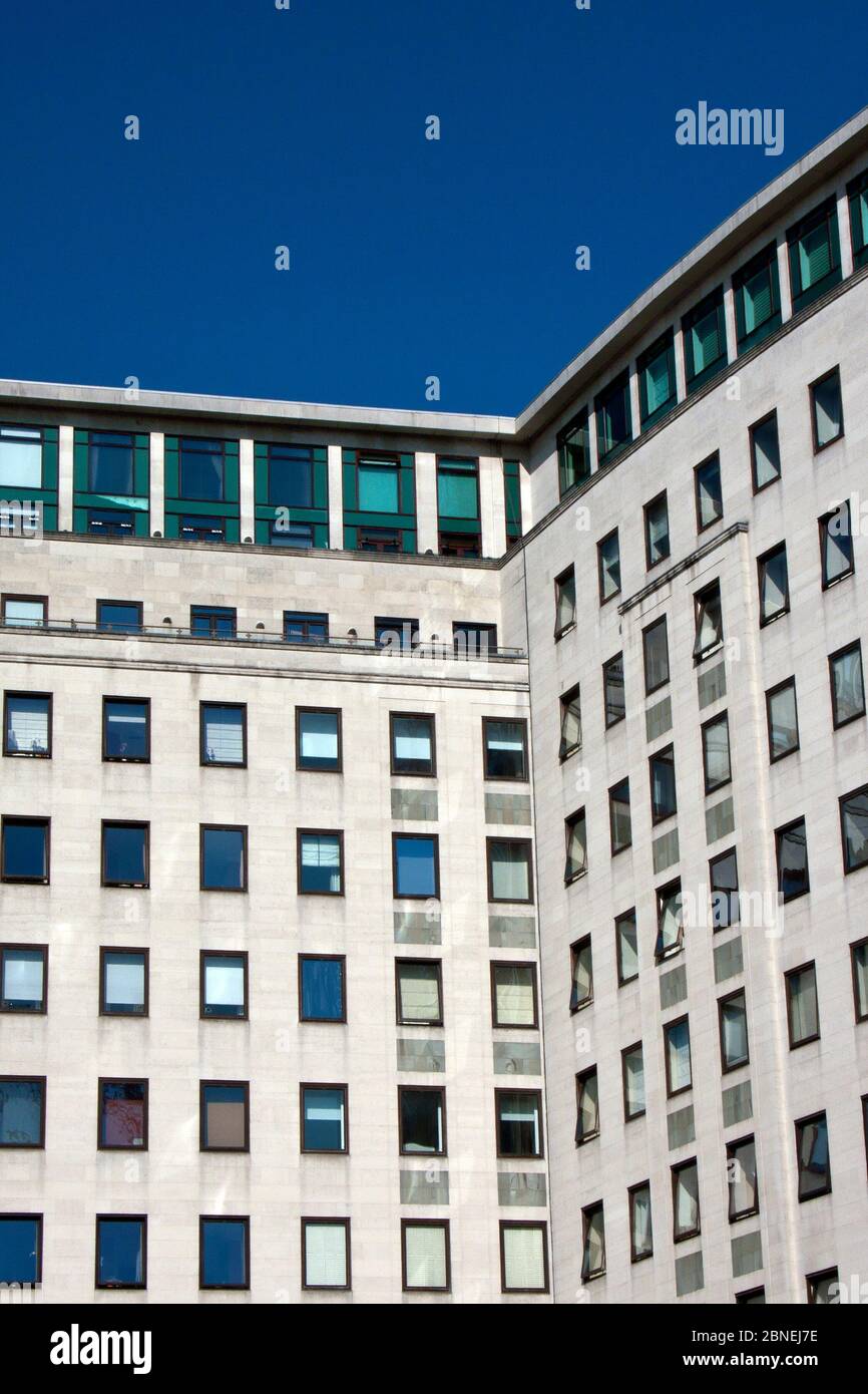Residential apartment block (The Whitehouse) on the southbank, central ...