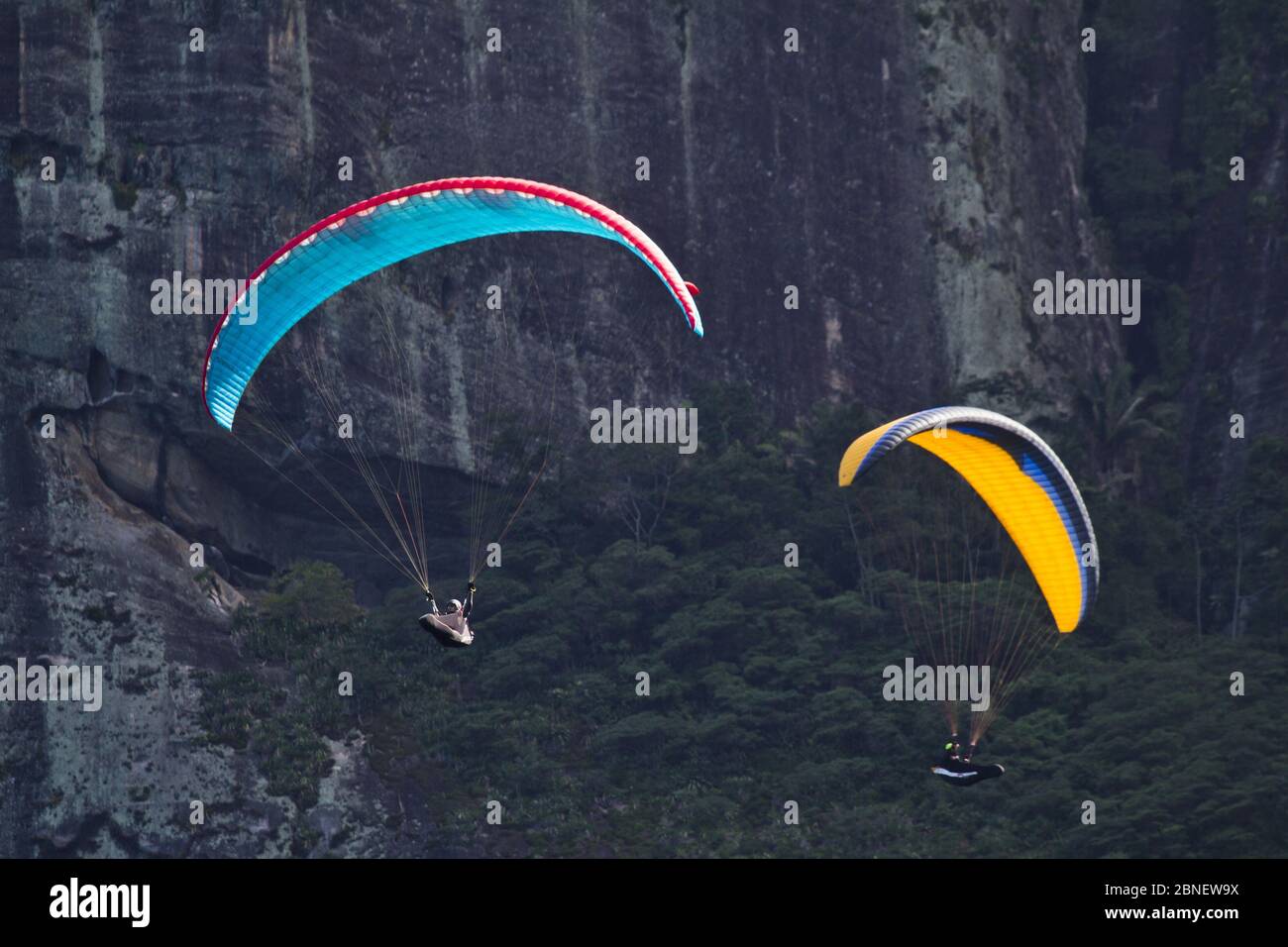 Rio de janeiro mountain plane hi-res stock photography and images - Alamy