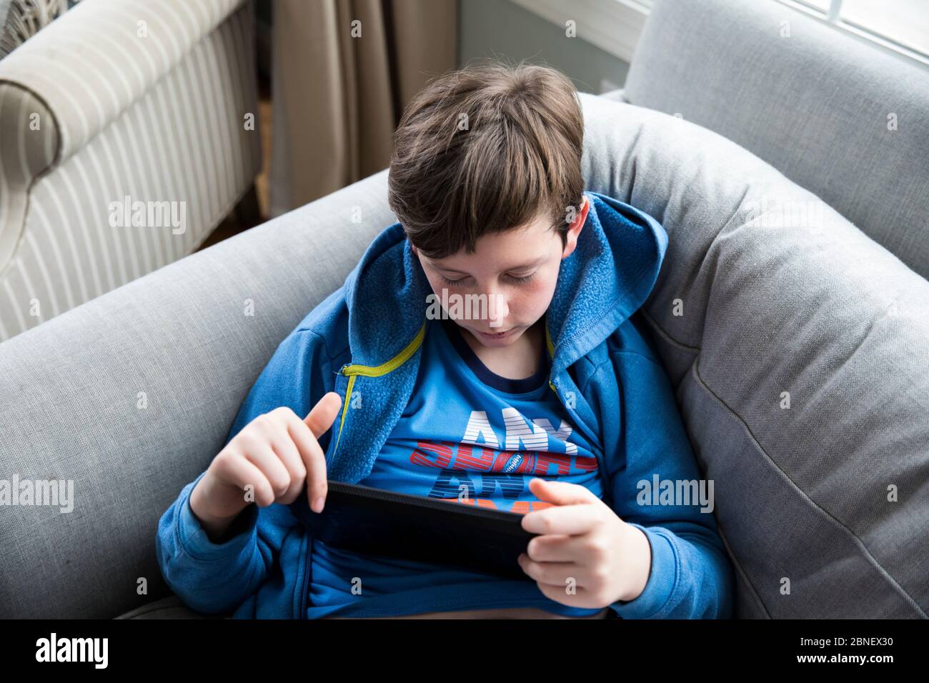 Child game ipad preteen hi-res stock photography and images - Alamy