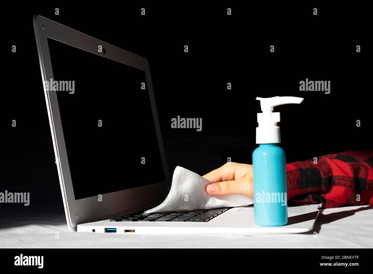 Office disinfection hi-res stock photography and images - Alamy