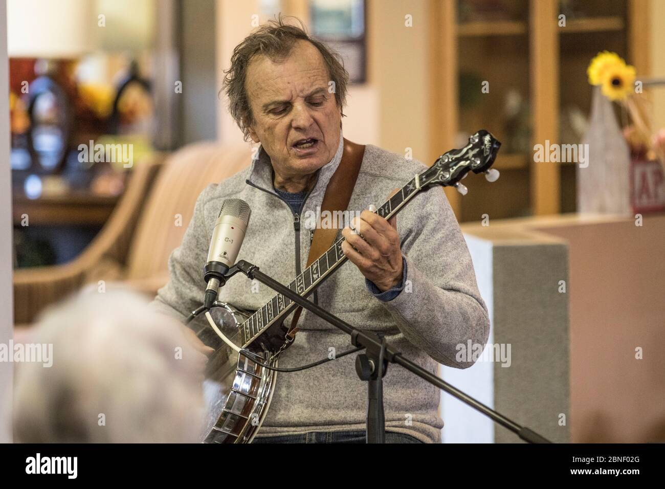 Banjo instrument hi-res stock photography and images - Alamy