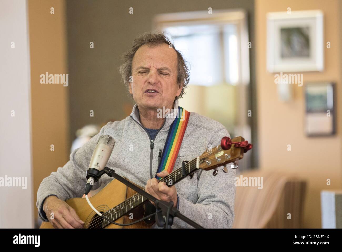 Hitting the right note hi-res stock photography and images - Alamy