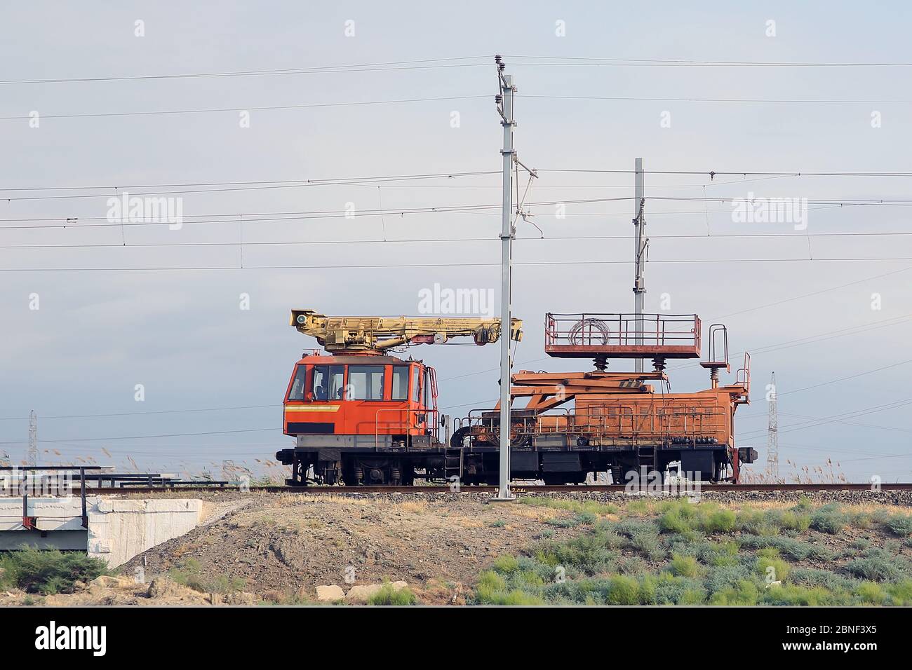 Crane for Railways on track it is used to clear derailments of the ...