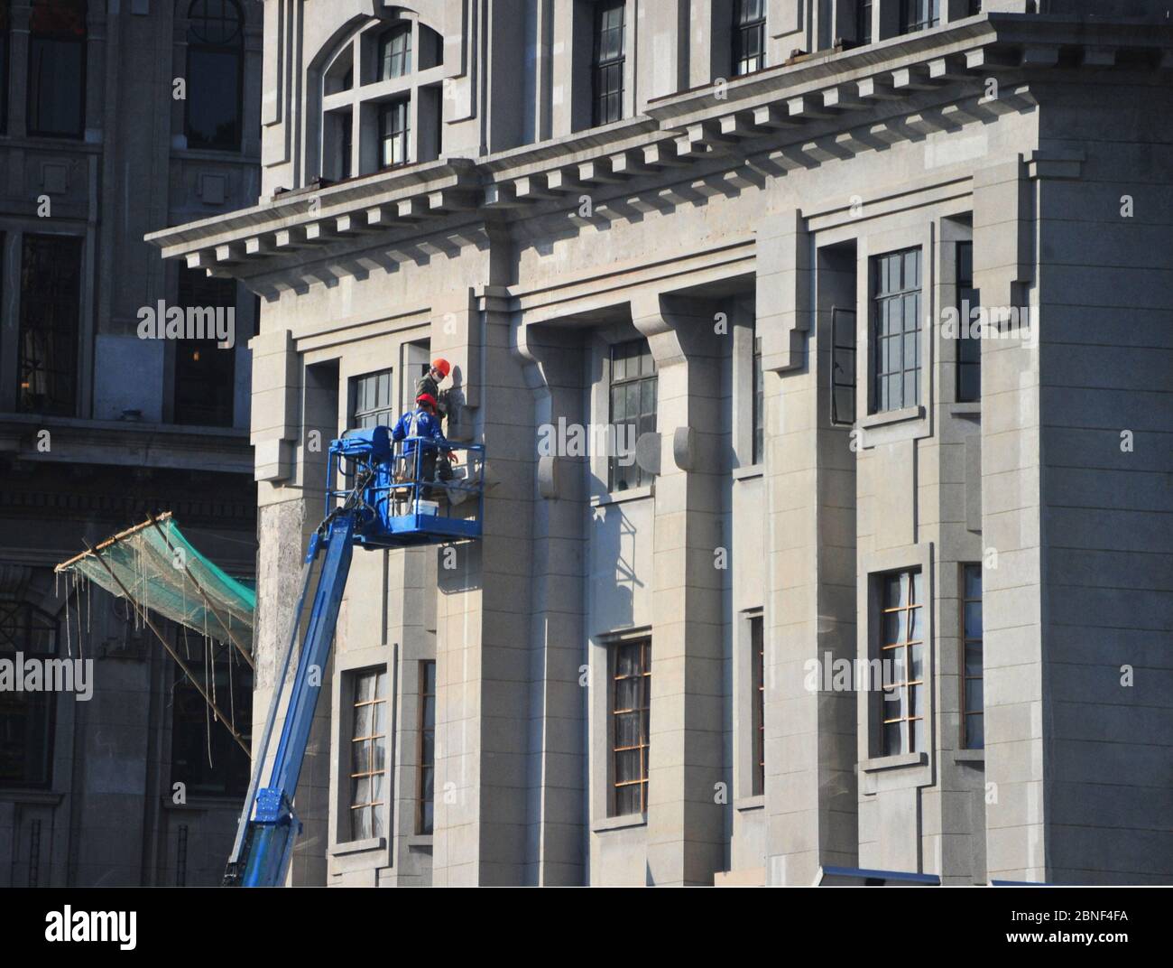 Building clusters hi-res stock photography and images - Alamy