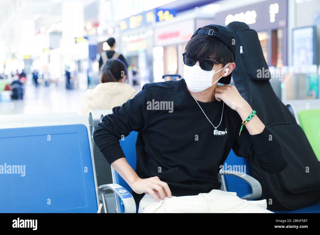 Chinese actor Fan Jinwei shows up at a train station before departure ...