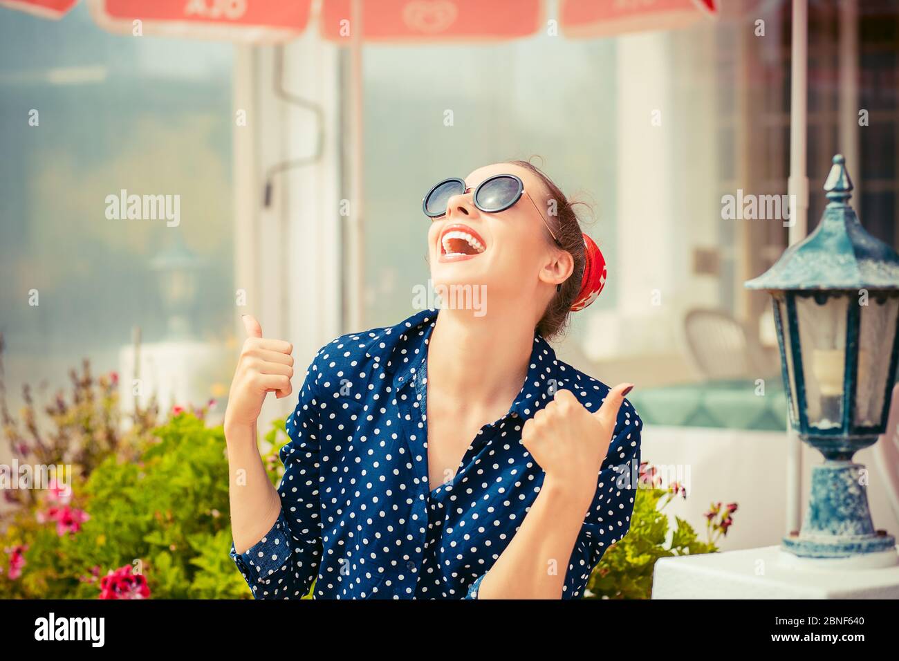 Thumbs up reaction hi-res stock photography and images - Alamy