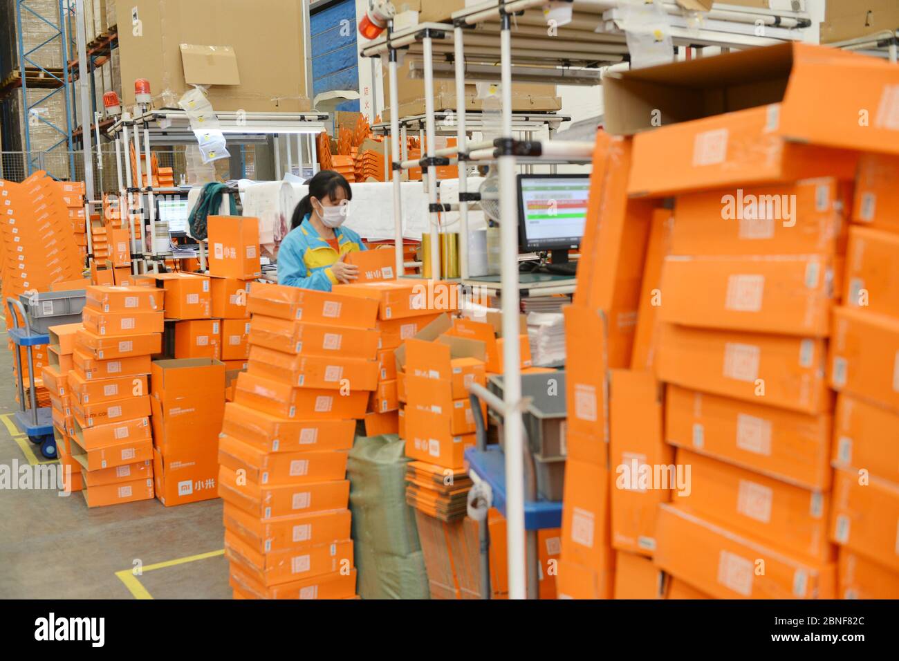 In logistics center of Suning Commerce Group, workers are busy ...