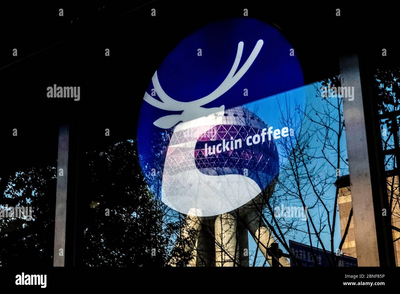 Starbucks logo seen starbucks coffee hi-res stock photography and ...