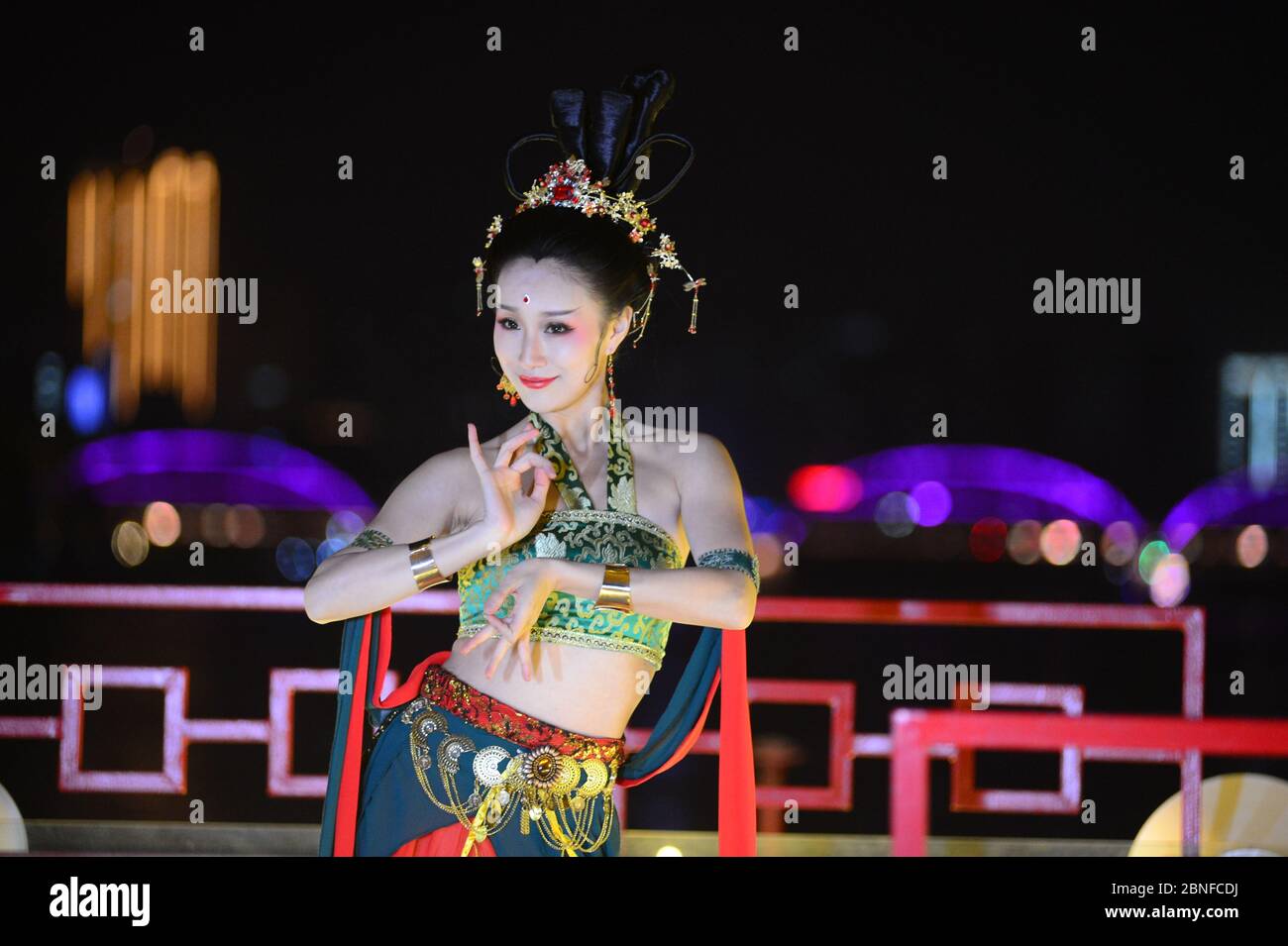 Iconic figure hi-res stock photography and images - Alamy