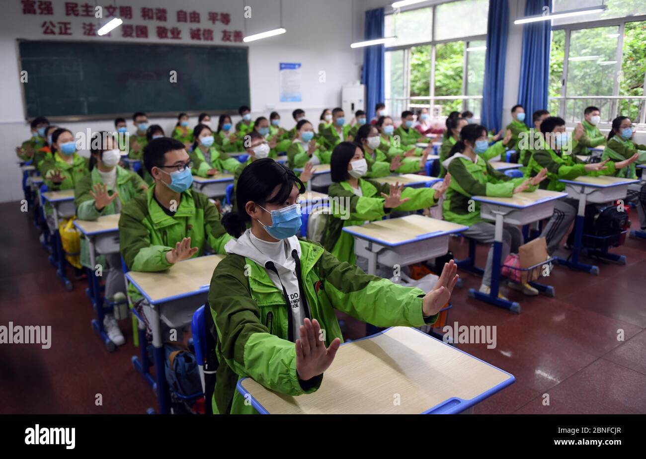 High grade students in Chongqing go back to school and restart classes ...