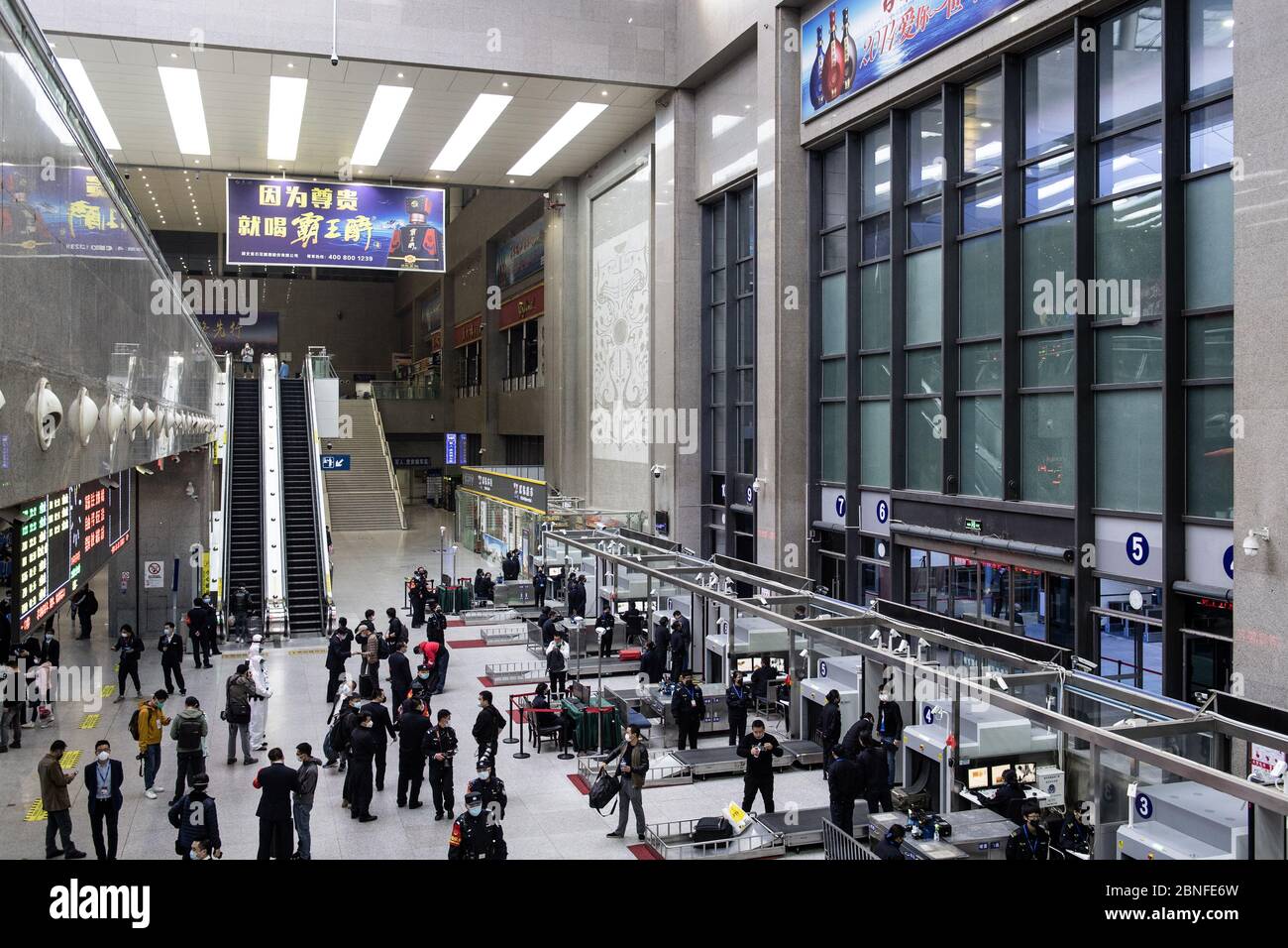 Passengers wear face maks at Wuchang railway station. At 00:50 on 8th ...