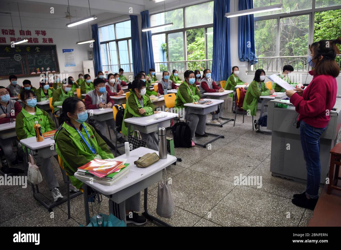 High grade students in Chongqing go back to school and restart classes ...